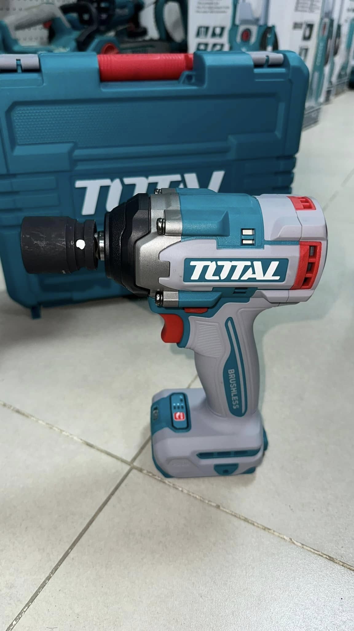 LLAVES DE IMPACTO / PISTOLA DE IMPACTO DE 300 Nm Y 500 Nm + LAMPARA DE ...